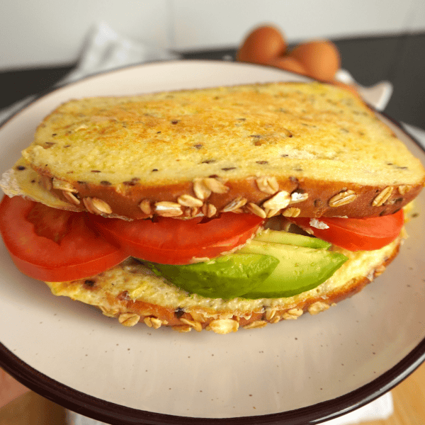 Sándwich de Pan Integral Relleno de Huevo, Palta y Tomate - COCINA CON ...